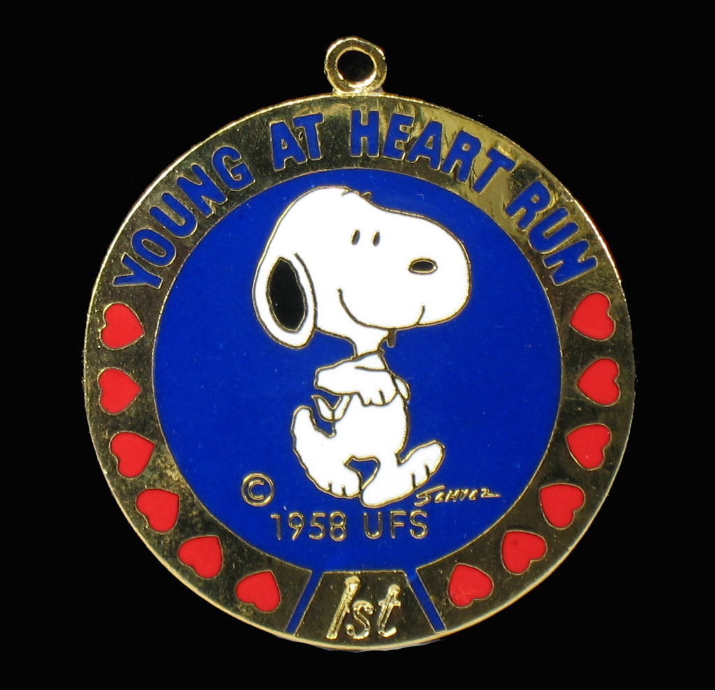 Snoopy Runner Pendant - Young At Heart 1st Place | snoopn4pnuts.com